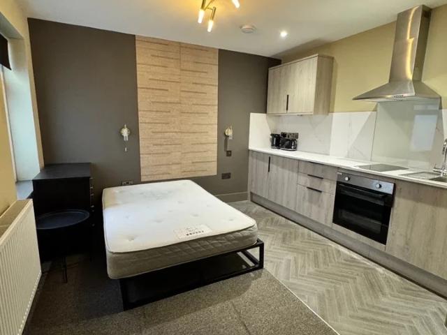 Room at London Road, Derby