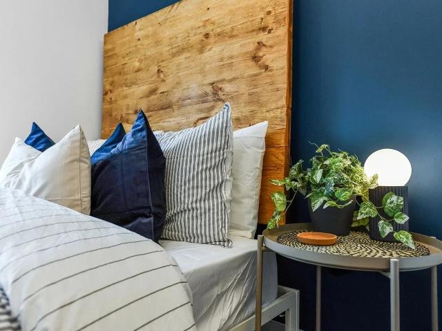 Room at London Road, Derby