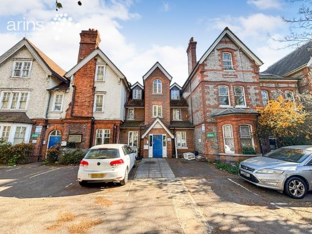 Apartment at London Road, Reading
