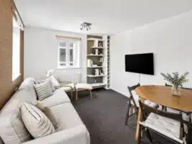 Apartment at Lorne Close, City of Westminster