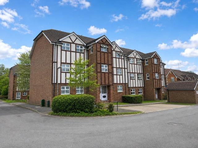 Apartment at Lorne Gardens, Woking