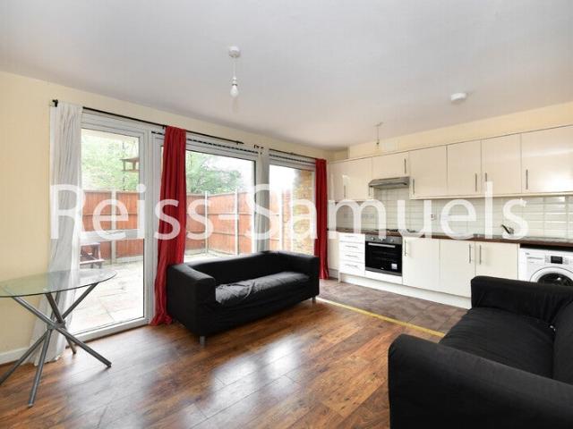 Apartment at Lorrimore Road, Greater London