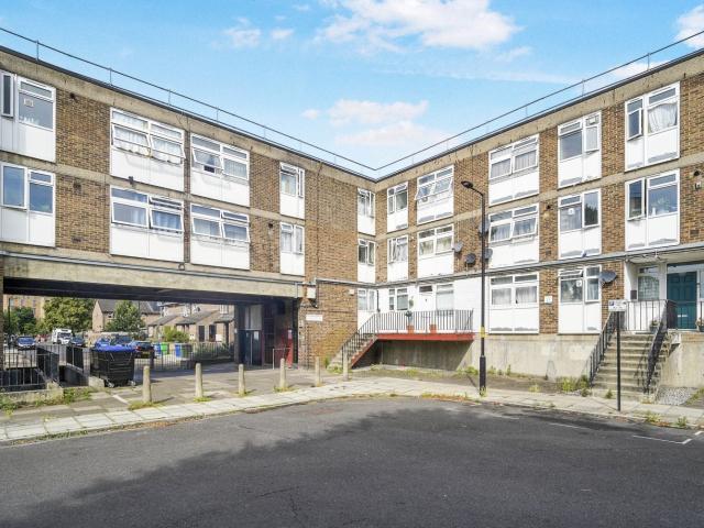 Apartment at Lorrimore Square, Greater London