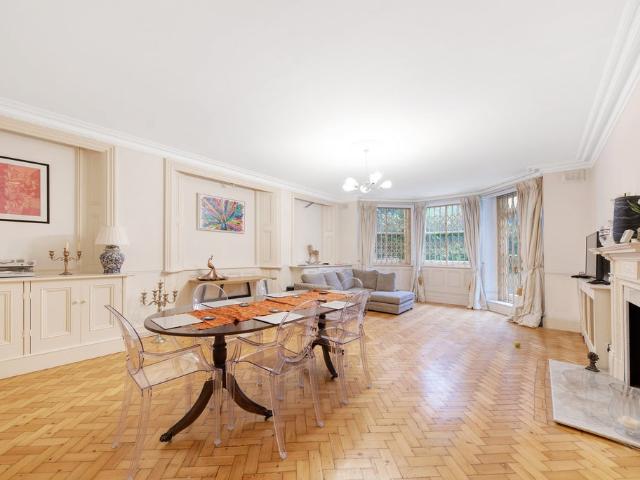 Apartment at Lauriston Road, Greater London
