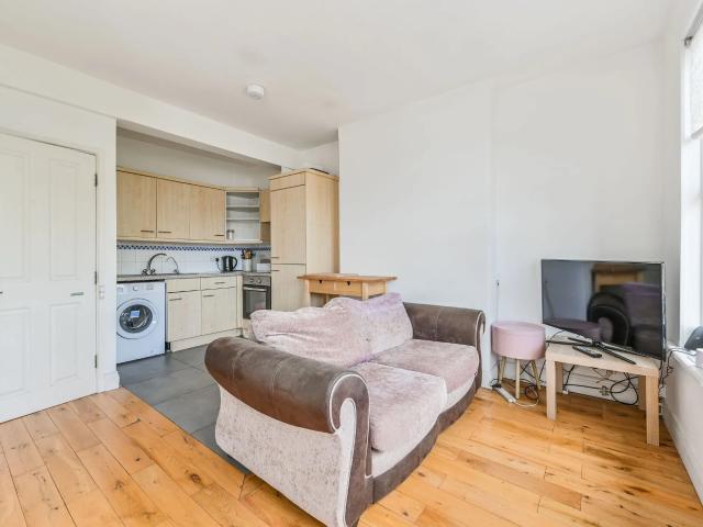 Apartment at Lavender Hill, Greater London