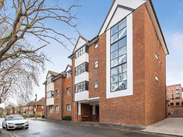 Apartment at Lavender Park Road, Woking