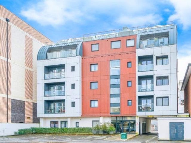 Apartment at Lavender Park Road, Woking
