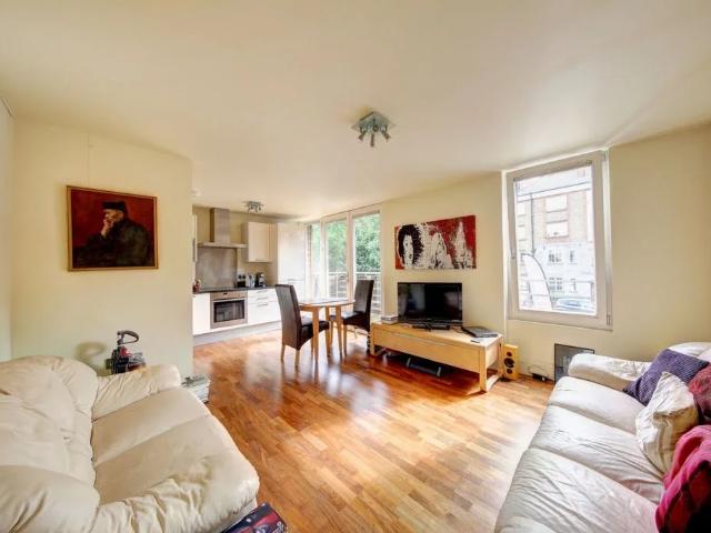 Apartment at Lavenham Road, Greater London