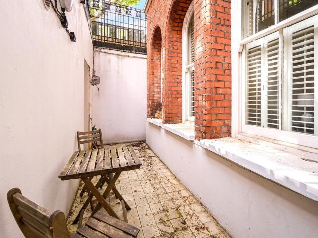 Apartment at Laverton Place, Greater London