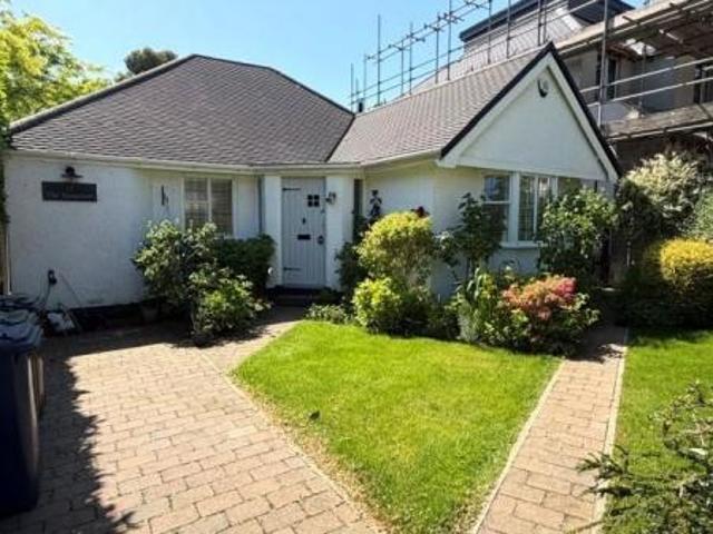 Apartment at Lawrence Avenue, Greater London