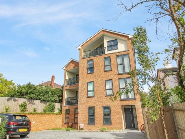 Apartment at Lawrie Park Crescent, Greater London