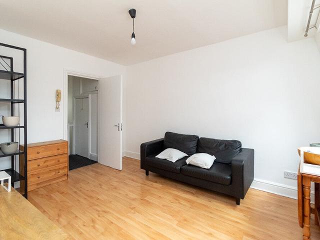 Apartment at Ladbroke Crescent, Greater London