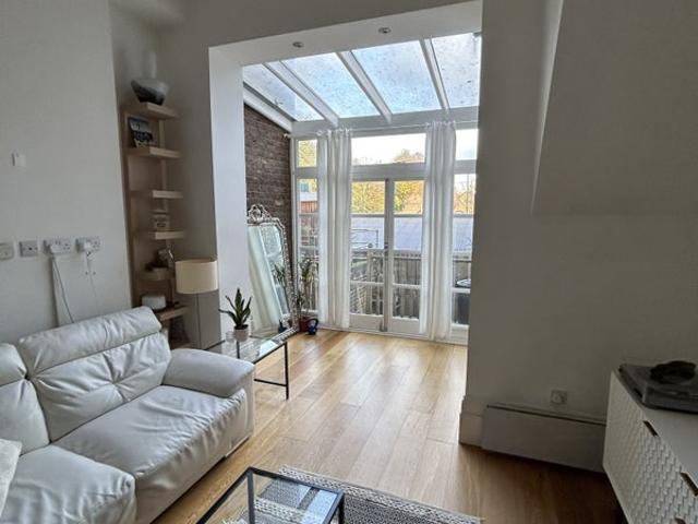 Apartment at Ladbroke Grove, Greater London