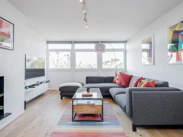 Apartment at Ladbroke Road, Greater London