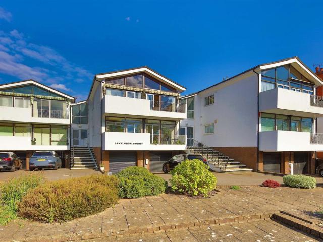 Apartment at Lake Road East, Cardiff