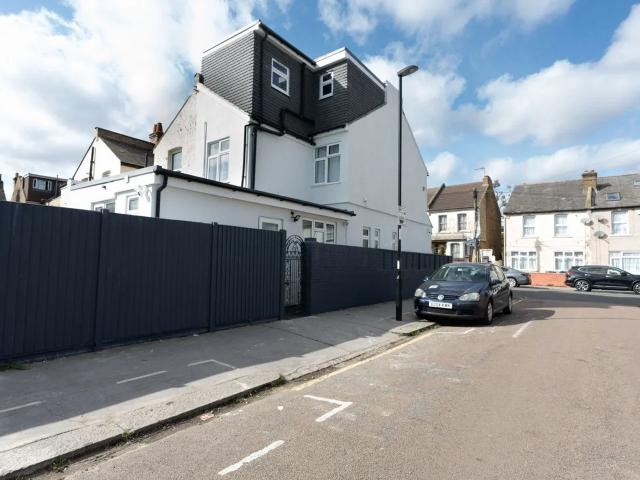 House at Lakehall Road, Greater London