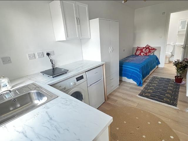 Apartment at Lakeland Close, Greater London