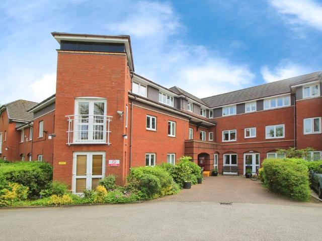 Apartment at Lakeside Close, Chester