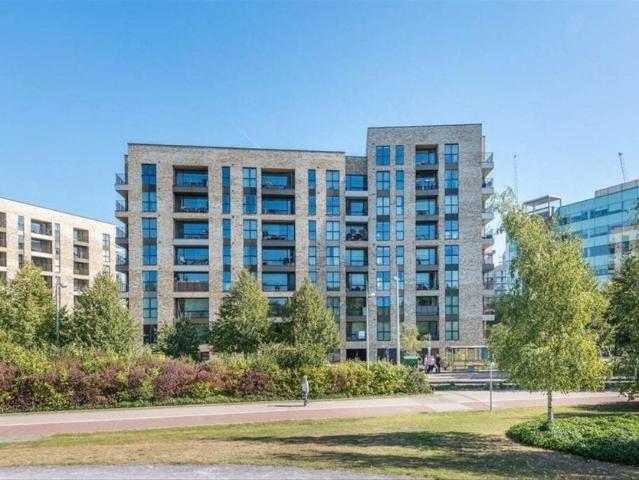 Apartment at Lakeside Drive, Greater London