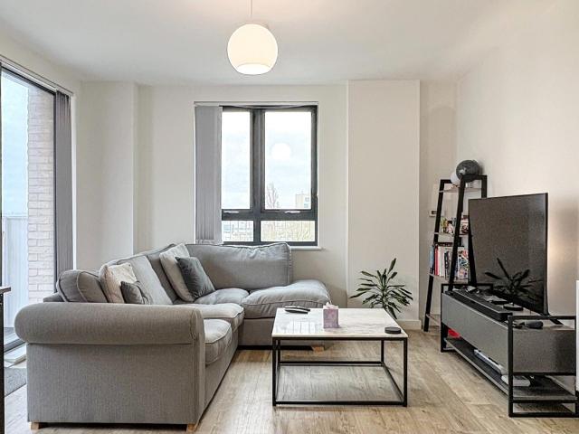 Apartment at Lakeside Drive, Greater London