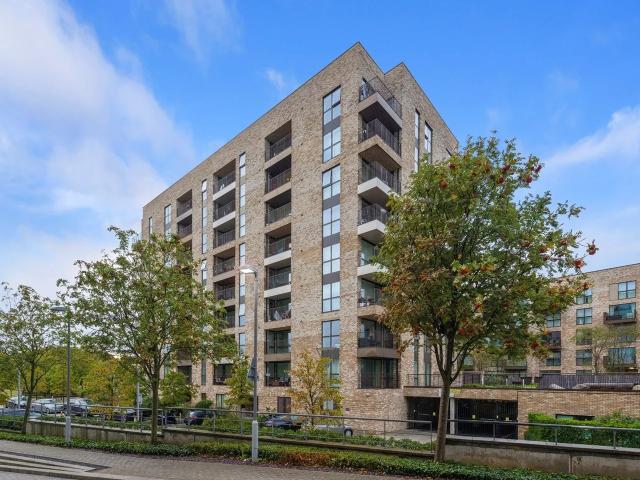 Apartment at Lakeside Drive, Greater London