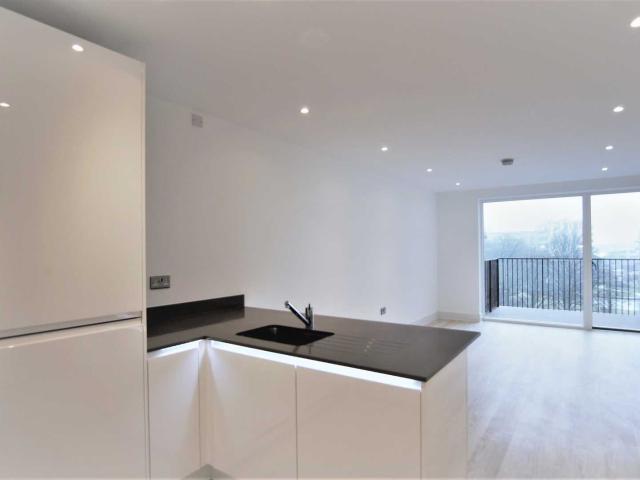 Apartment at Lakeside Drive, Greater London