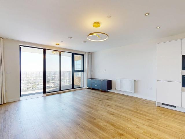 Apartment at Lakeside Drive, Greater London
