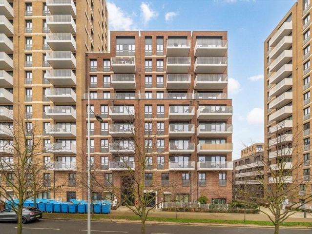 Apartment at Lakeside Drive, Greater London