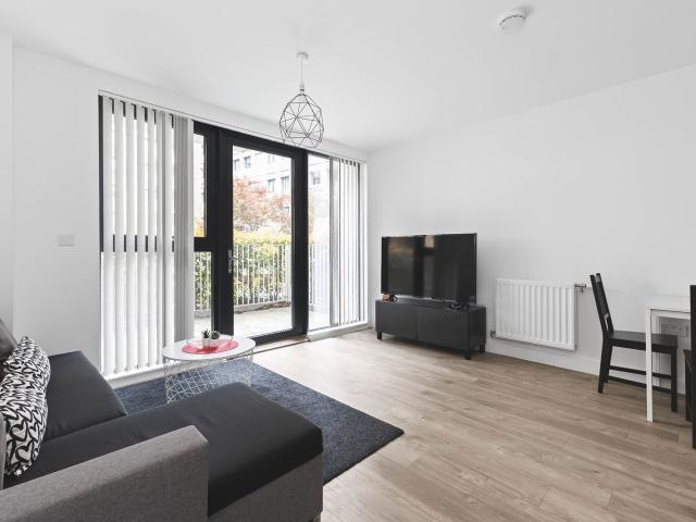 Apartment at Lakeside Drive, Greater London