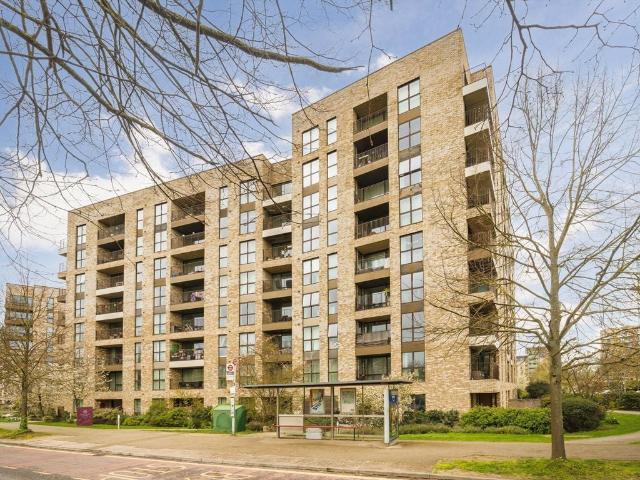 Apartment at Lakeside Drive, Greater London