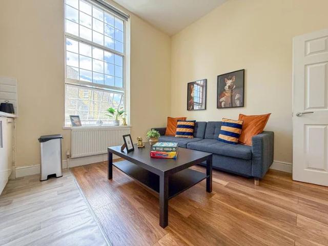 Apartment at Lakeside Road, Greater London