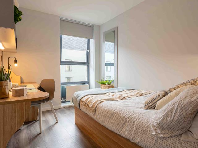 Room at Lakeside Way, Greater London