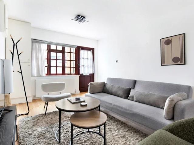 Apartment at Lancaster Mews, City of Westminster