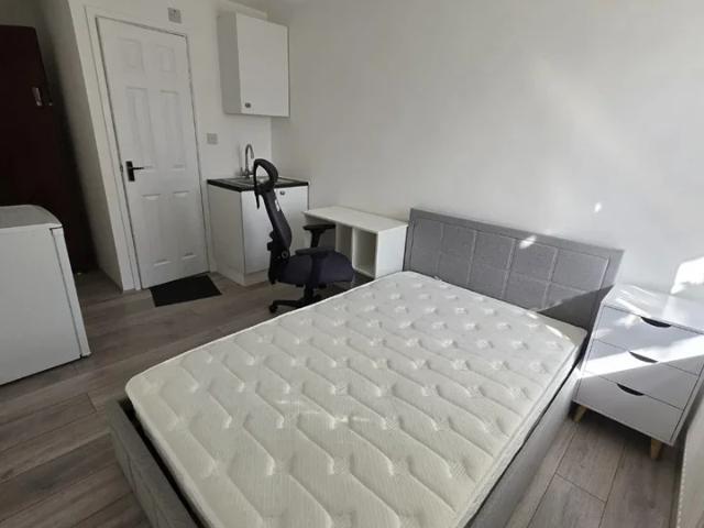 Room at Lancefield Street, City of Westminster