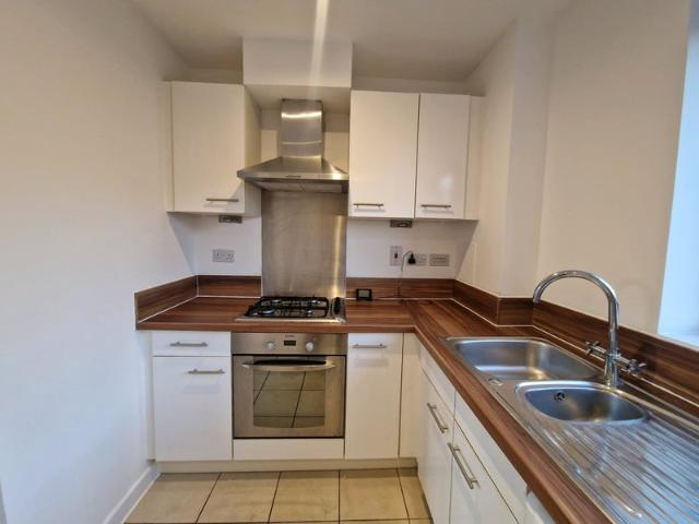 Apartment at Lanesborough Way, Greater London