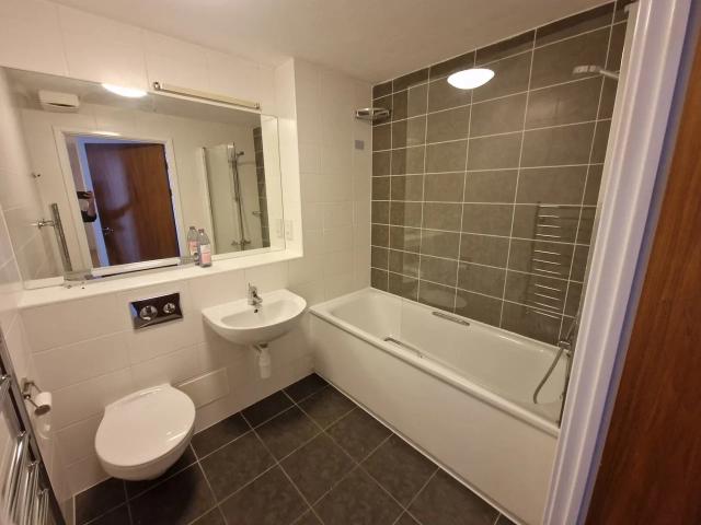 Apartment at Lanesborough Way, Greater London