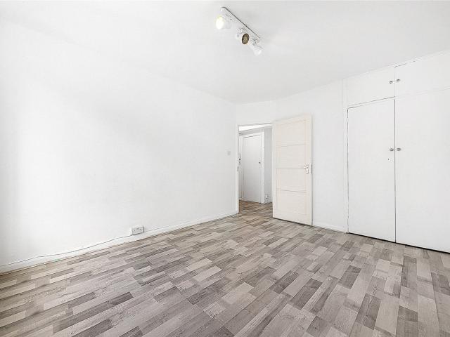 Apartment at Lansdowne Road, Greater London