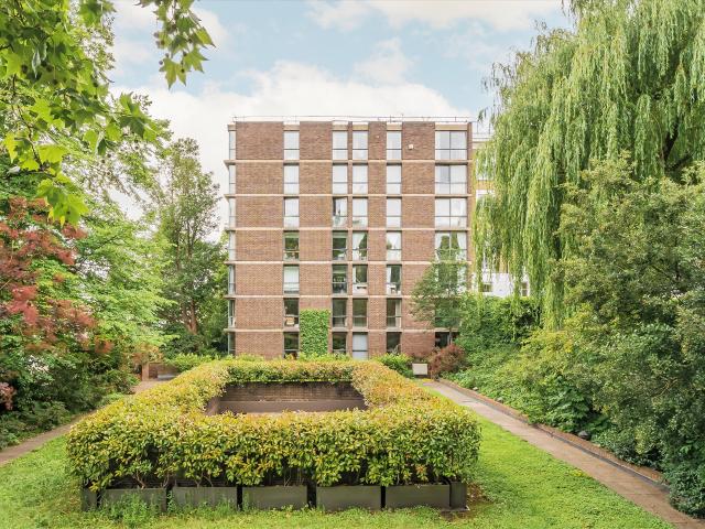Apartment at Lansdowne Walk, Greater London