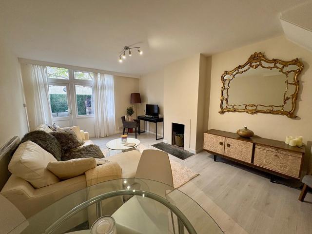 Apartment at Lansdowne Way, Greater London