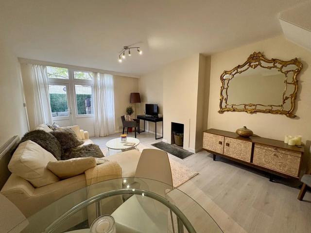Apartment at Lansdowne Way, Greater London