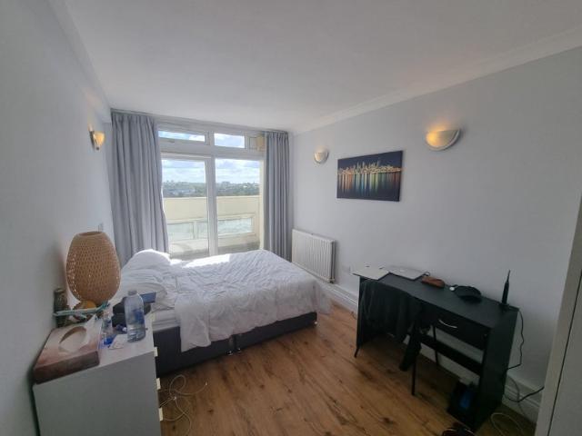 Apartment at Lansdowne Way, Greater London