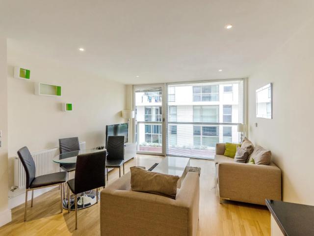 Apartment at Lanterns Way, Greater London