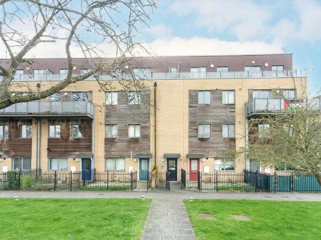 Apartment at Lapis Close, Greater London