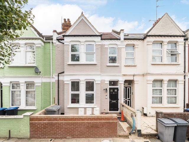 Apartment at Larch Road, Greater London