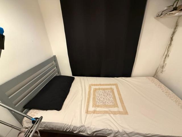 Room at Larkfield Avenue, Greater London