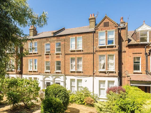 Apartment at Larkhall Rise, Greater London