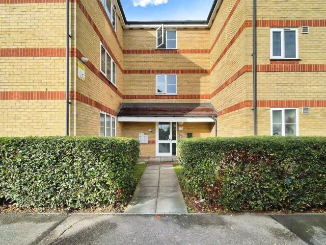 Apartment at Lewes Close, Grays