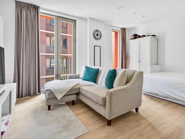 Apartment at Lewis Cubitt Walk, Greater London
