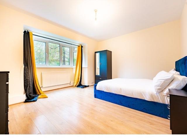 Room at Lewisham Park, Greater London