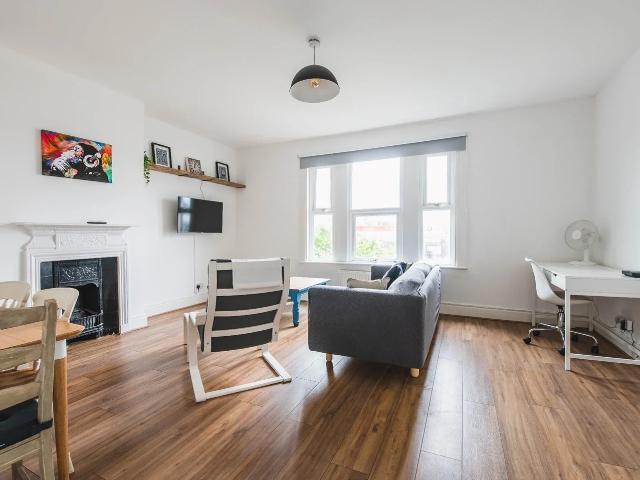Apartment at Lea Bridge Road, Greater London